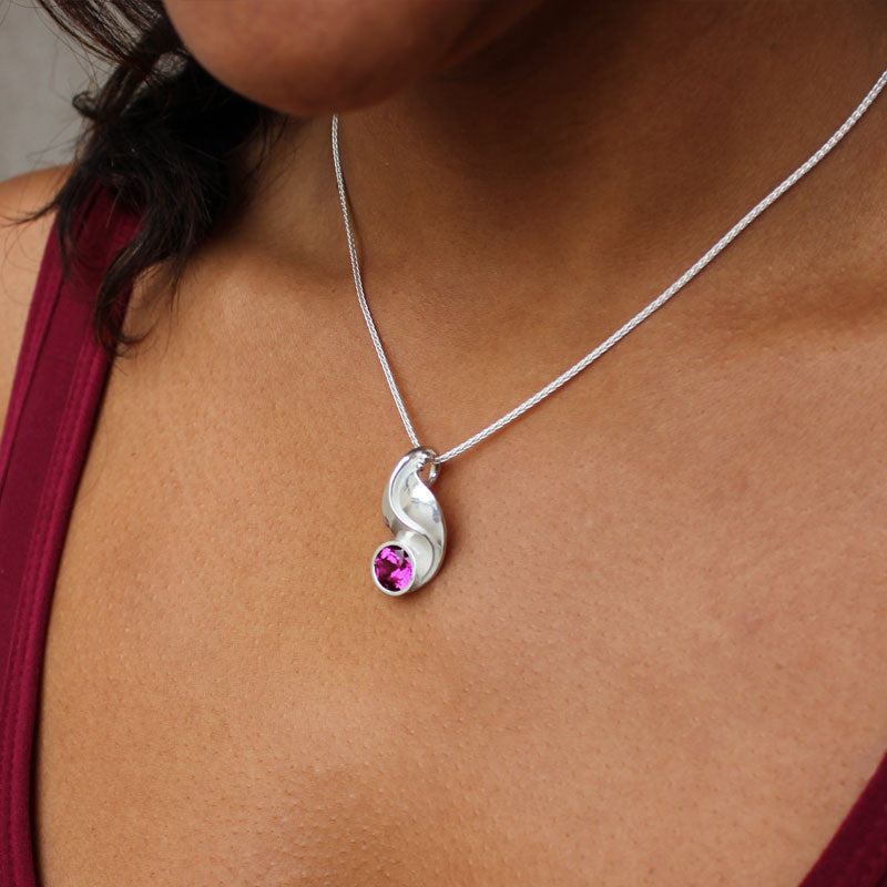 Raspberry Leaf Pendant | AVA Goldworks